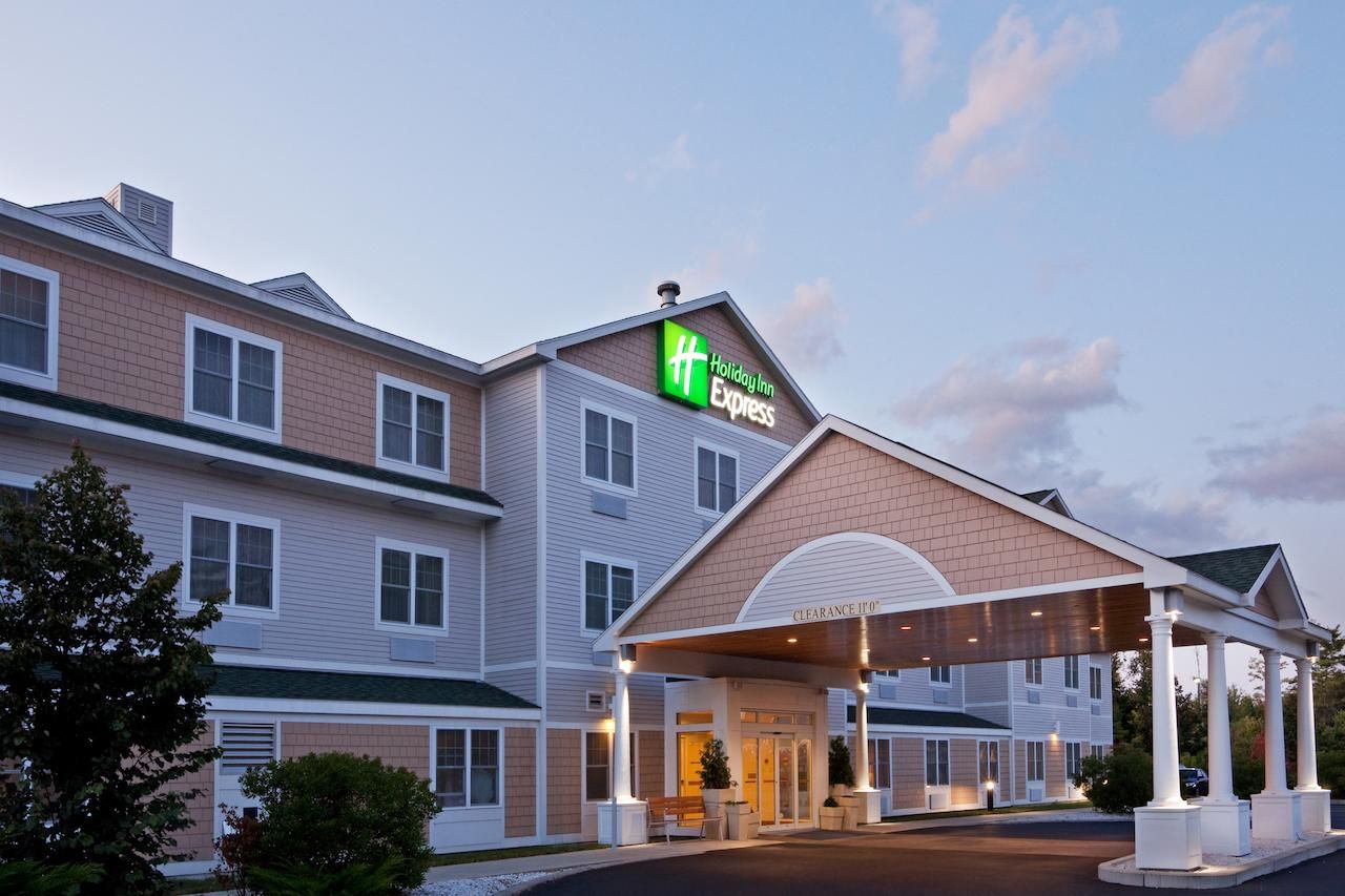 Holiday Inn Express Hotel & Suites Freeport — Freeport Hotels — Maine.com