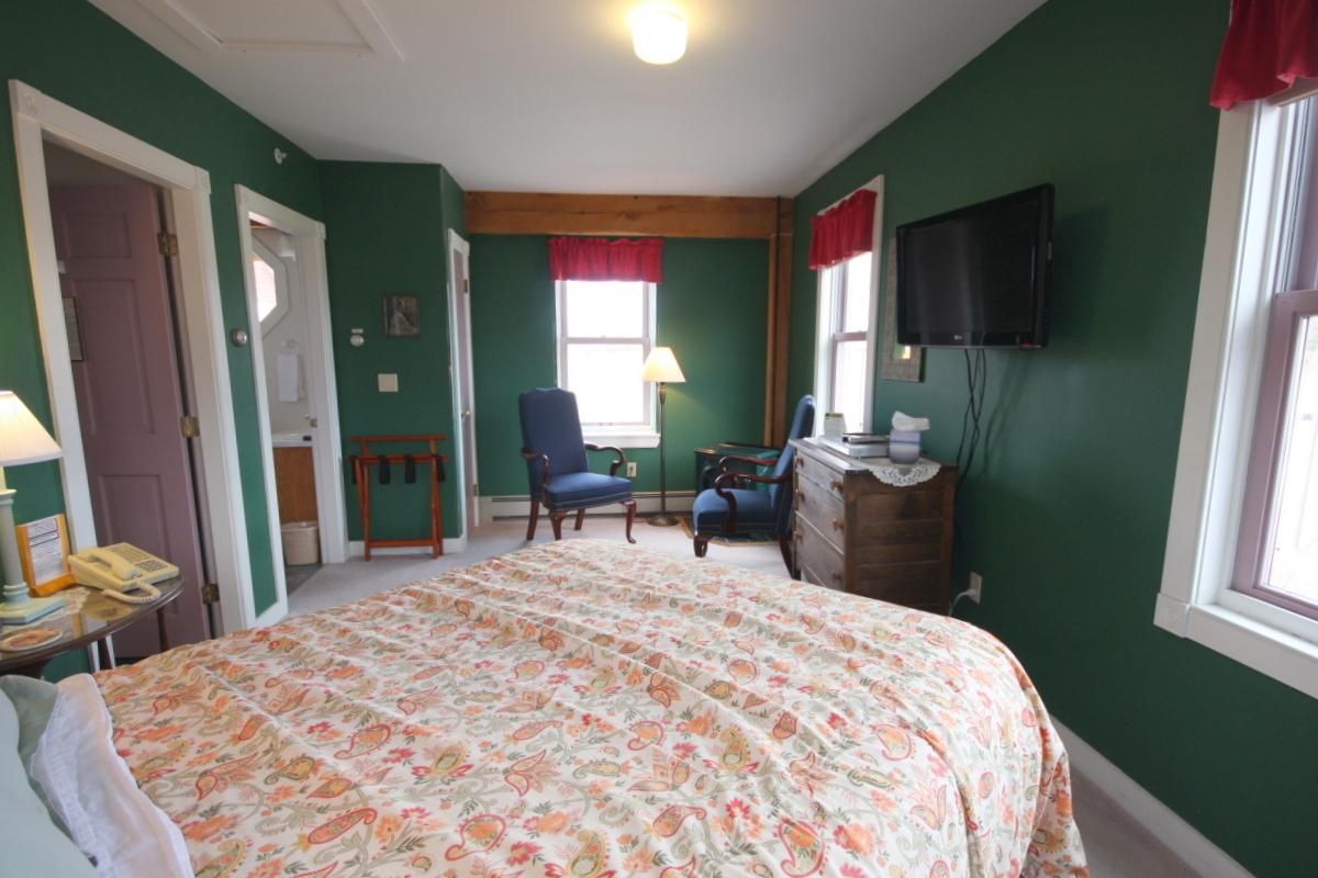 Maple Hill Farm Inn — Augusta Hotels — Maine.com