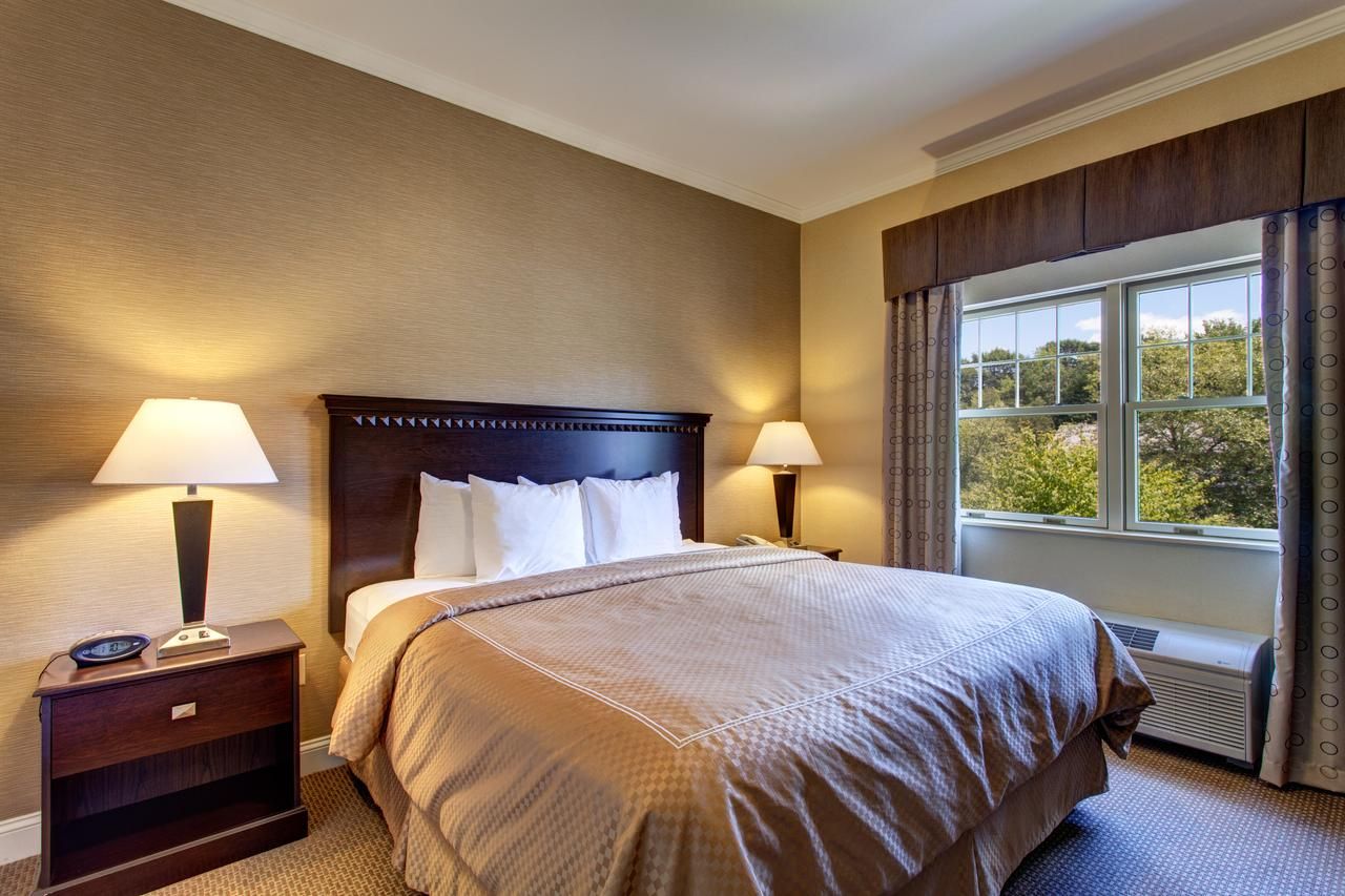 Quality Suites Freeport — Freeport Hotels — Maine.com