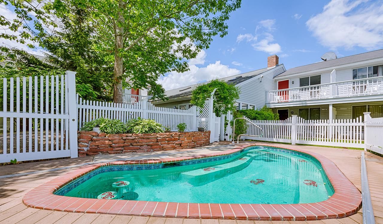 Rhumb Line Resort — Kennebunk Hotels — Maine.com