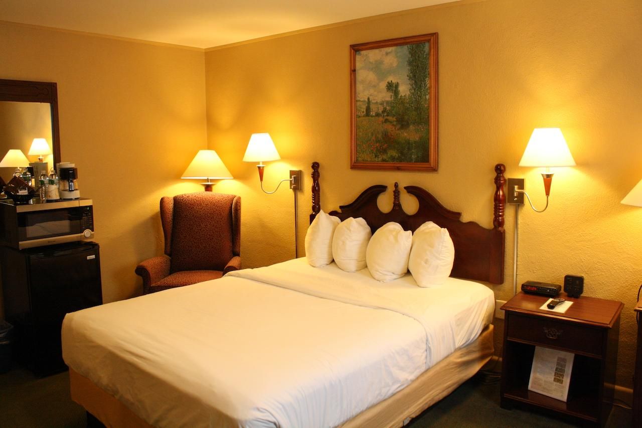 Senator Inn & Spa — Augusta Hotels — Maine.com