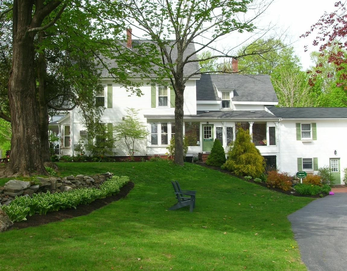 White Cedar Inn Bed and Breakfast — Freeport Hotels — Maine.com
